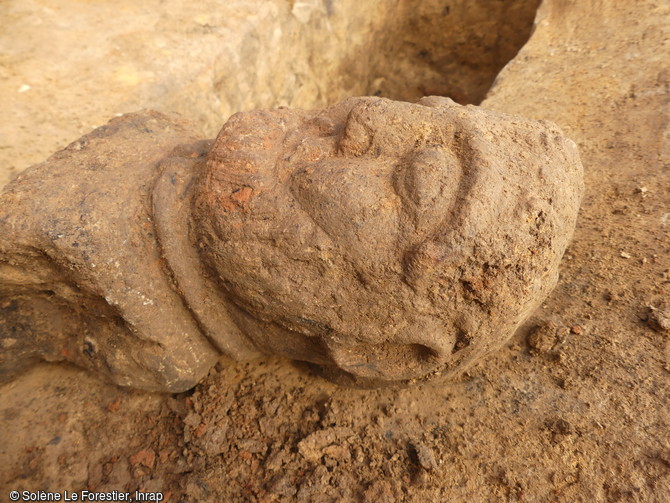 Figure d’un aristocrate gaulois avec un torque, retrouvée... - Inrap Figure d’un aristocrate gaulois avec un torque, retrouvée... - Inrap